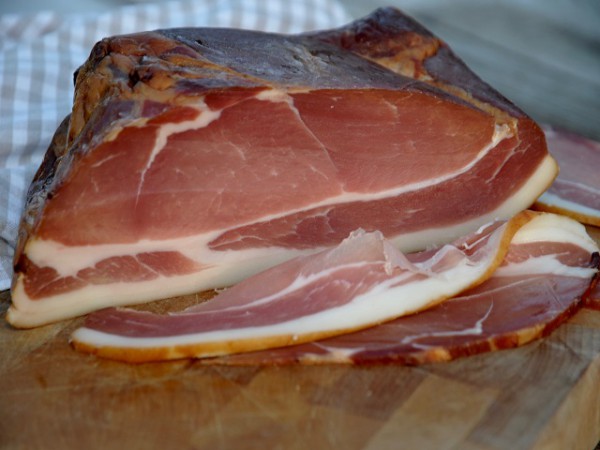 Schweinespeck geräuchert hier kaufen | winklerswurst.de